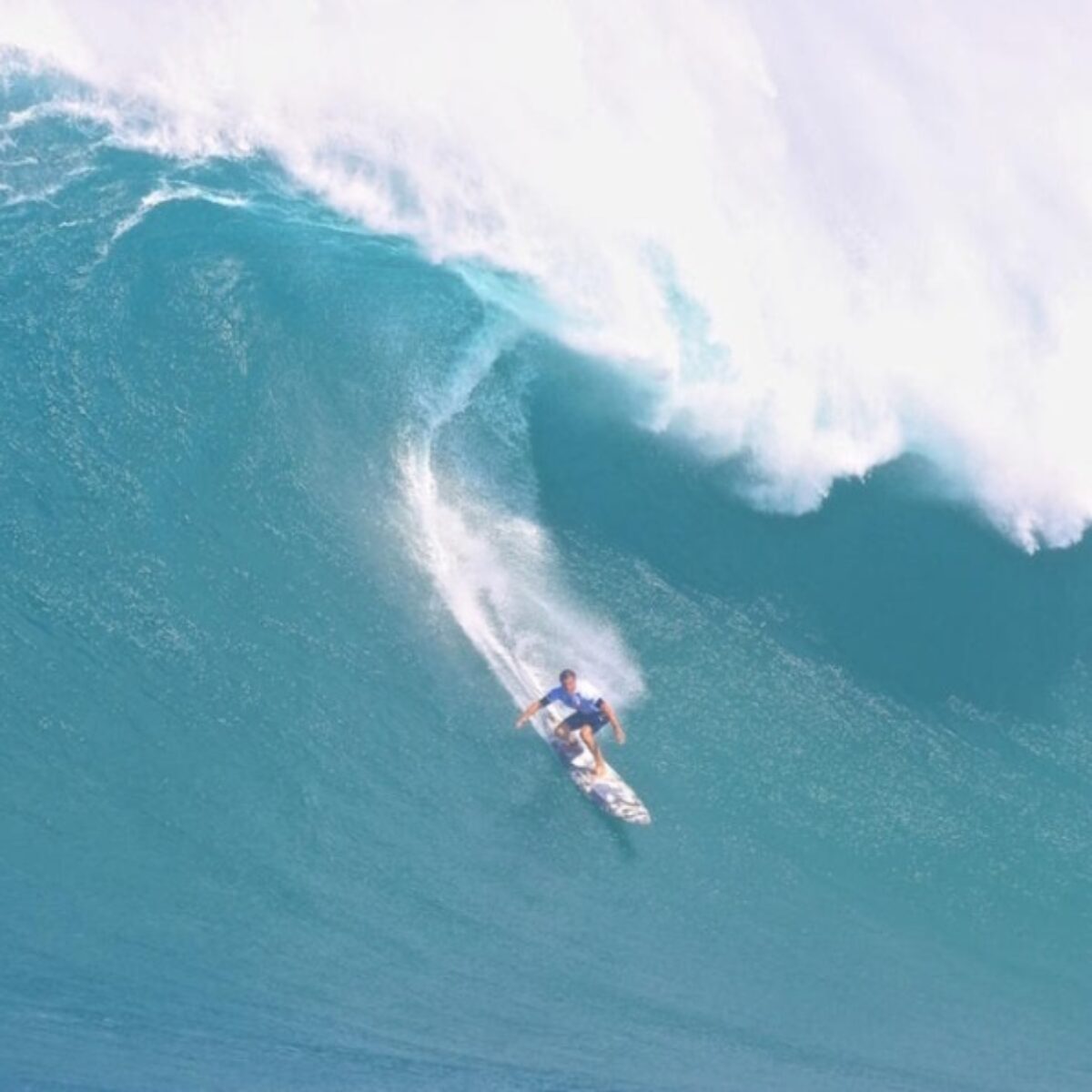 Surfista algarvio Alex Botelho garantido no Circuito Mundial de Ondas ...