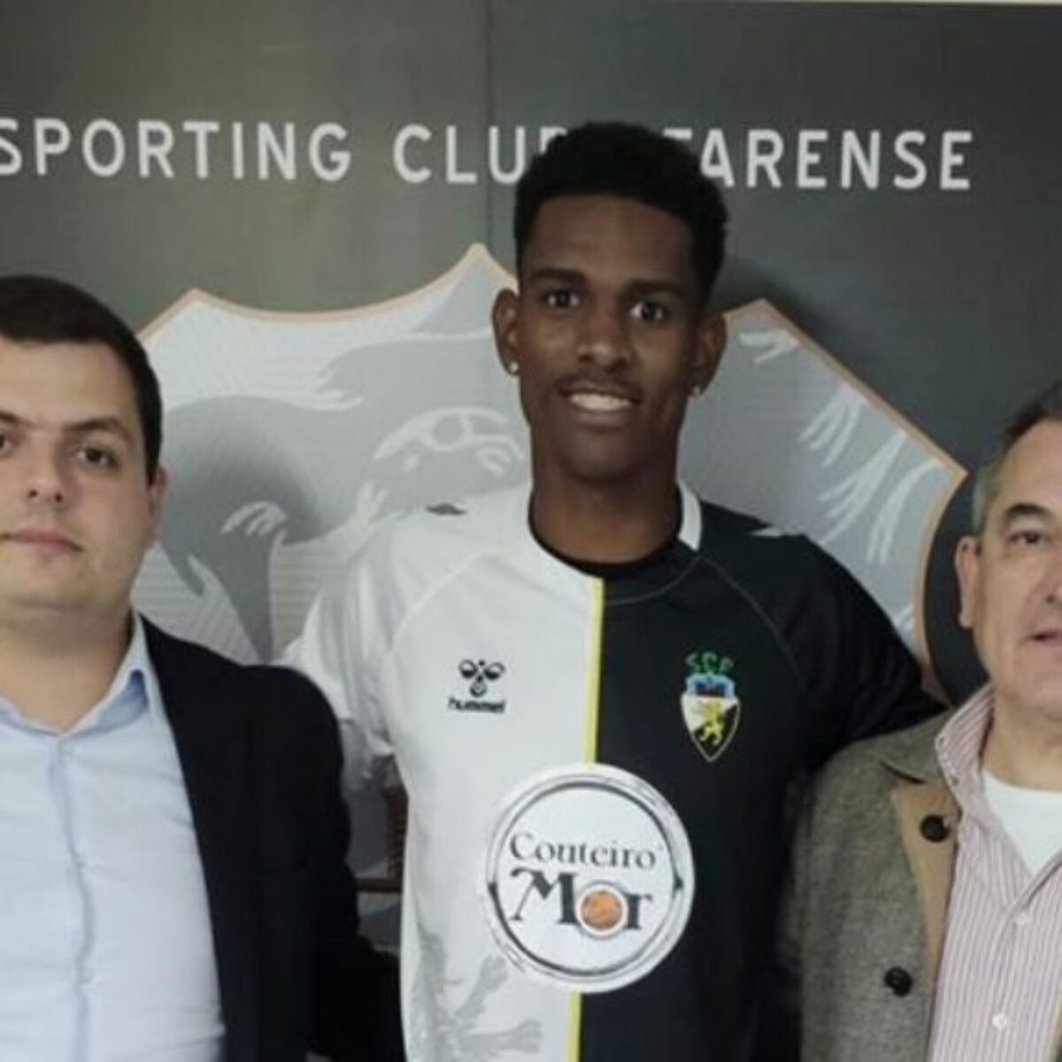 Farense apresenta dois reforços de uma assentada