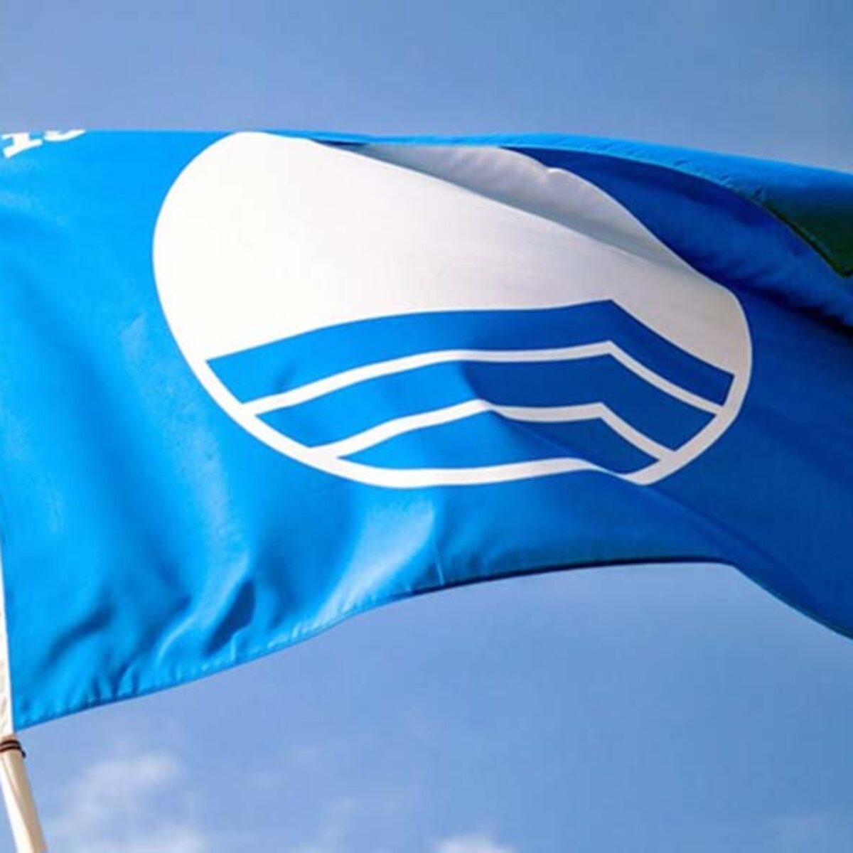 Faro hasteia "Bandeiras Azuis" nas praias