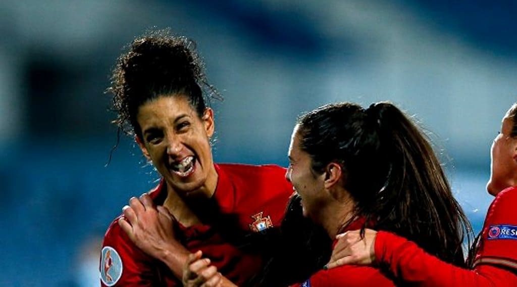 Futebol: Algarvia Cláudia Neto anuncia retirada da seleção nacional