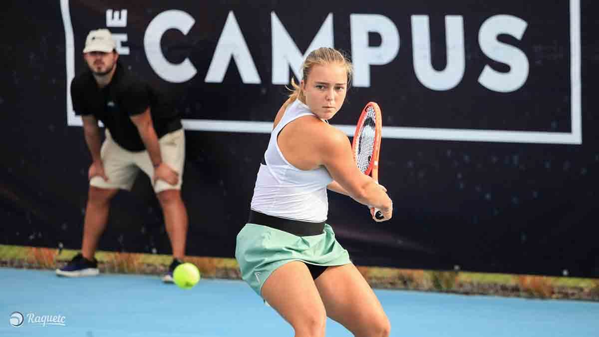 Angelina Voloshchuk aproxima-se do quadro principal no The Campus ...