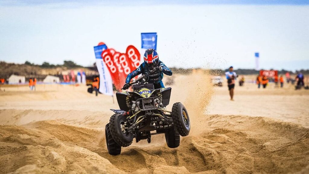 Todd Kellett (Motos) e Harry Walker (Quads) triunfaram no primeiro dia ...